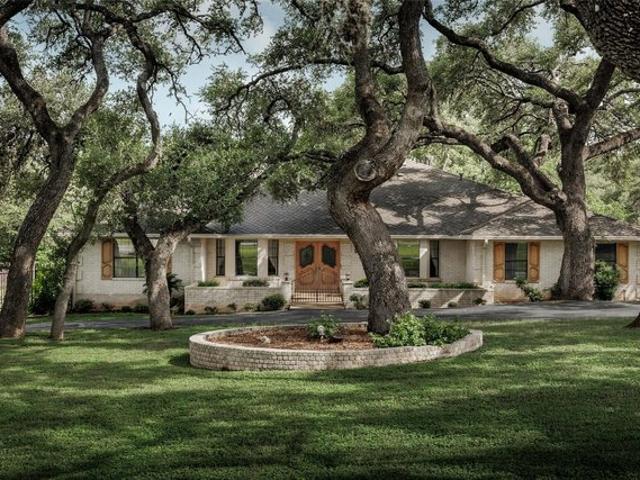 9279 Garden Ridge Dr, San Antonio, TX 78266