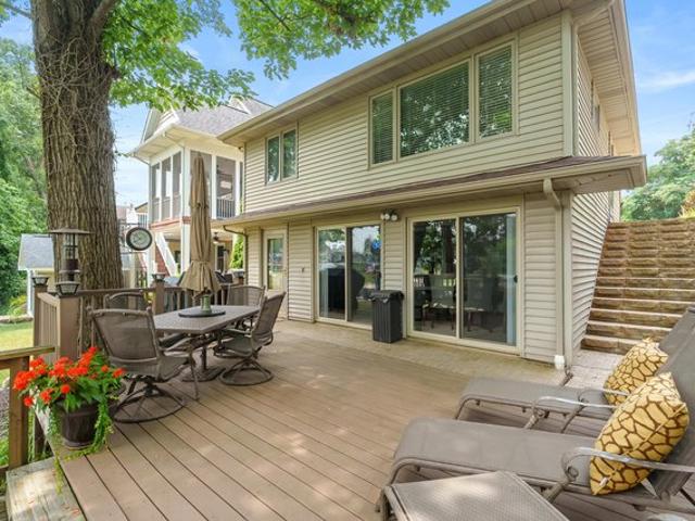 92709 Gravel Lake Dr, Lawton, MI 49065