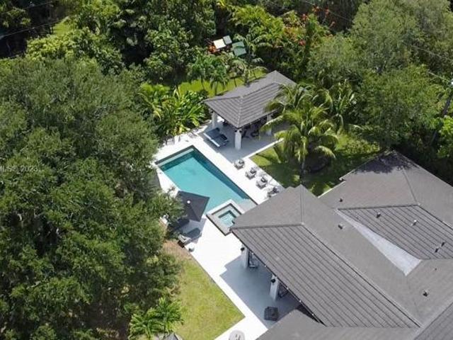 9270 97th Ter SW, Miami, FL 33176