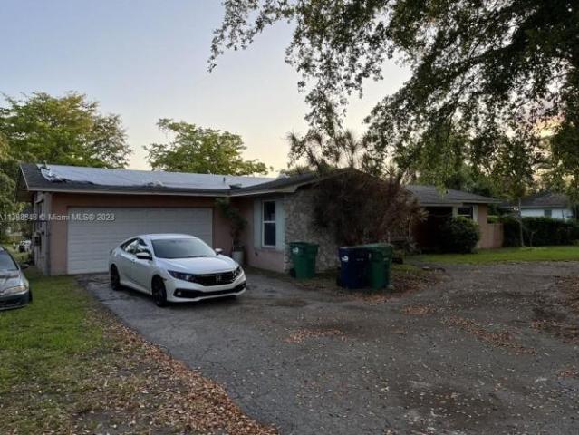 9271 150th St SW, Miami, FL 33176