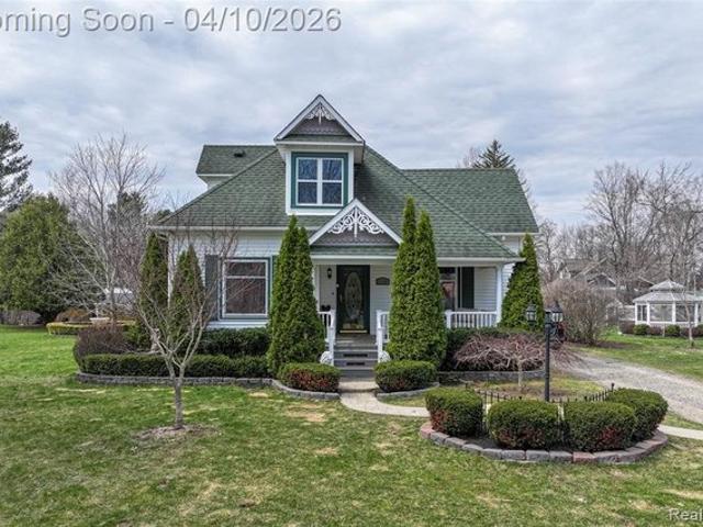 9272 Maple St, Watertown Township, MI 48435