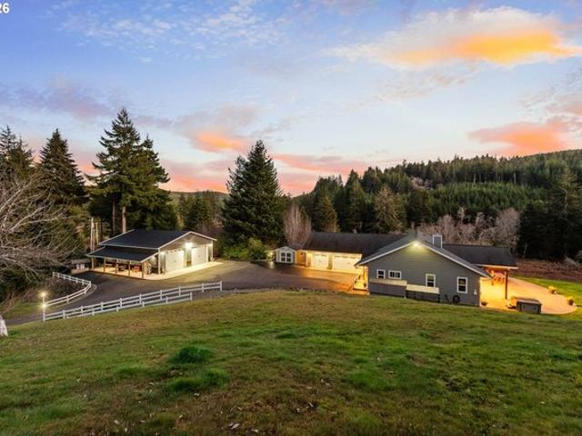 92735 Boots Dr, Coos Bay, OR 97420