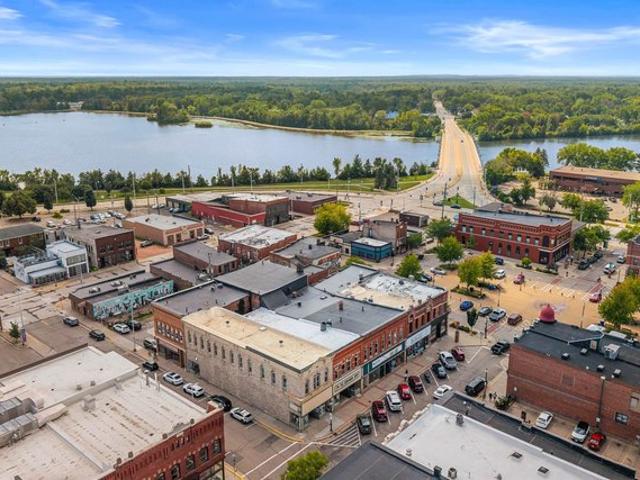 927 929 Main St, Stevens Point, WI 54481