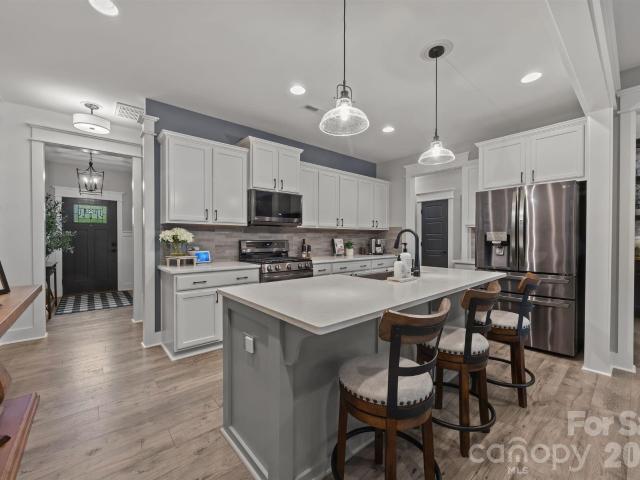 927 Canopy Falls Ln, York, SC 29745 | MLS #4369 | Compass