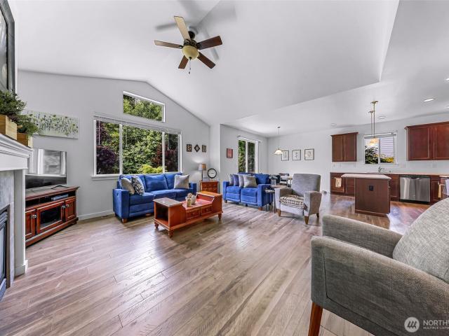 927 Clearwater Court