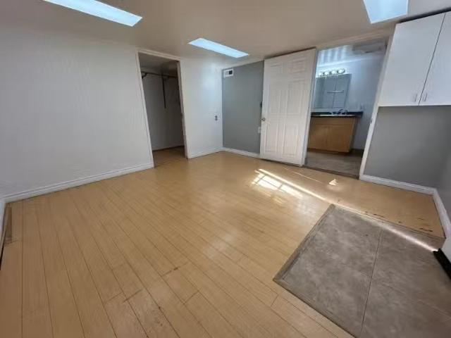 927 Avonoak Ter, Glendale, CA 91206