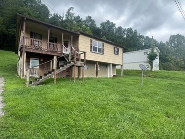 927 Beverly Dr, Glenville, WV 26351