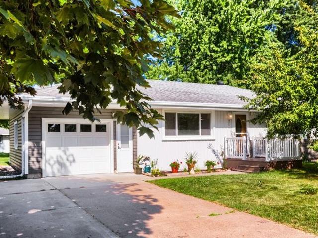 927 Birch St S, Cambridge, MN 55008