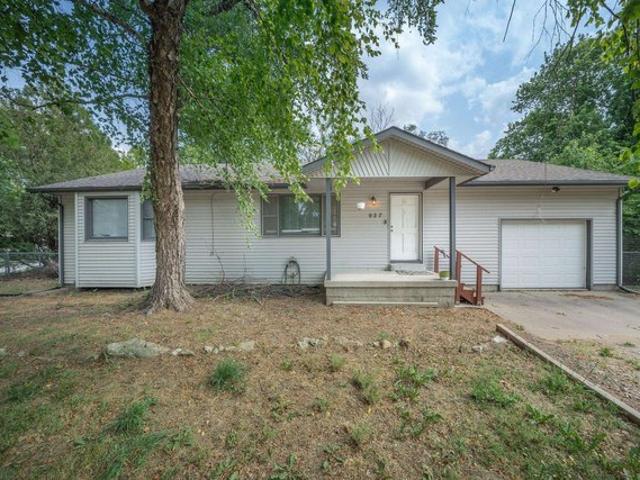927 E 43rd Ave, Wichita, KS 67216