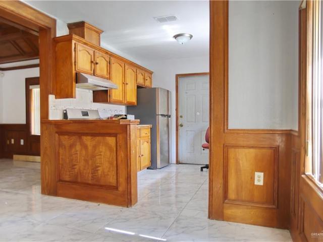 927 E Salazar Street