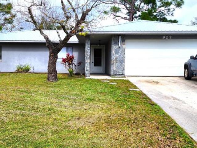 927 Kenmore St NW, Palm Bay, FL 32907