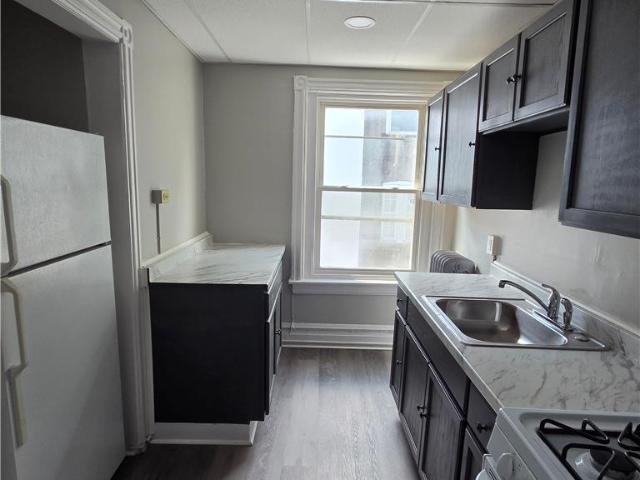 927 Jackson Street 3