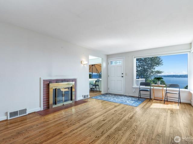 927 Lake Washington Blvd S
