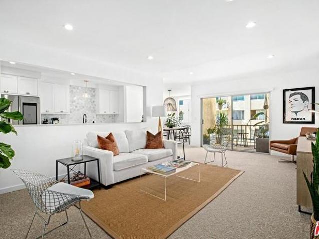 927 N Kings Rd 204, West Hollywood, CA