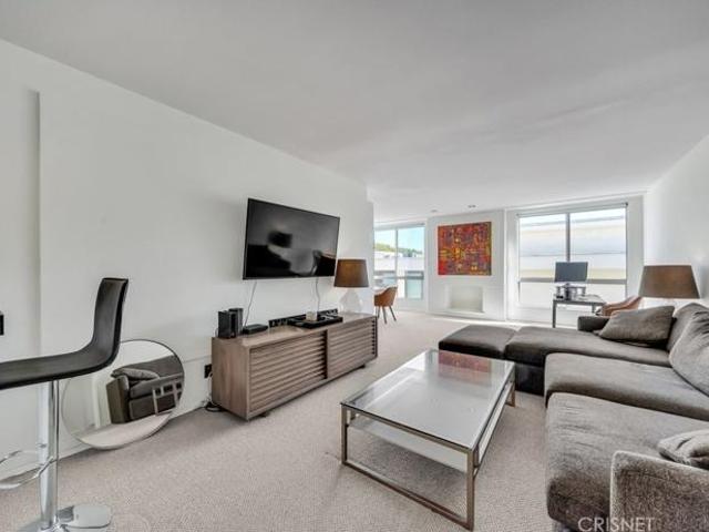 927 N Kings Rd #303, West Hollywood, CA 90069