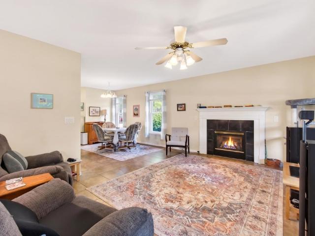 927 Nottingham Dr