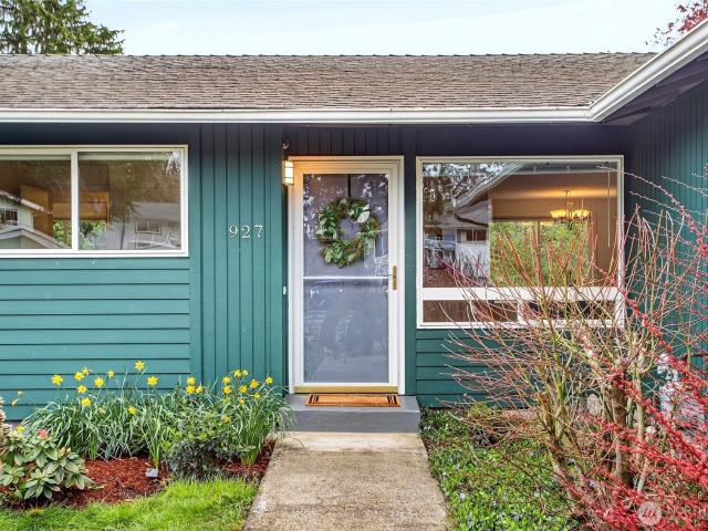 927 S 240th Pl, Des Moines, WA 98198 | MLS #2501 | Compass