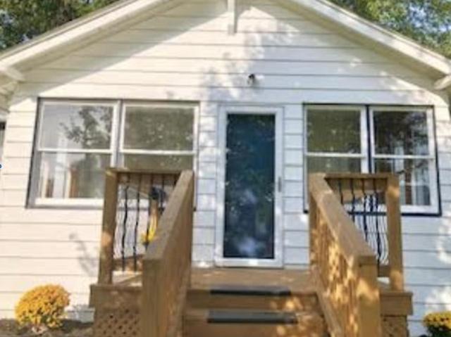 927 S Twyckenham Dr, South Bend, IN 46615