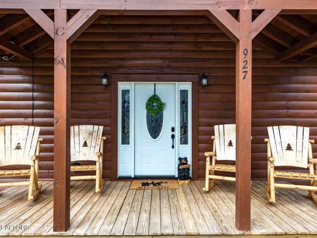 927 Statham Way 2