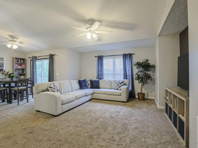 927 Summitridge Lane