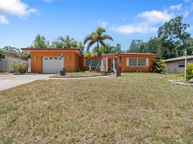 927 Parkwood Dr, Dunedin, FL 34698