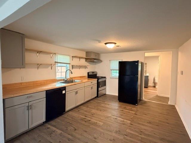 927 W Baker Street