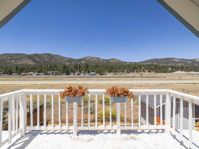 927 W Fairway Boulevard
