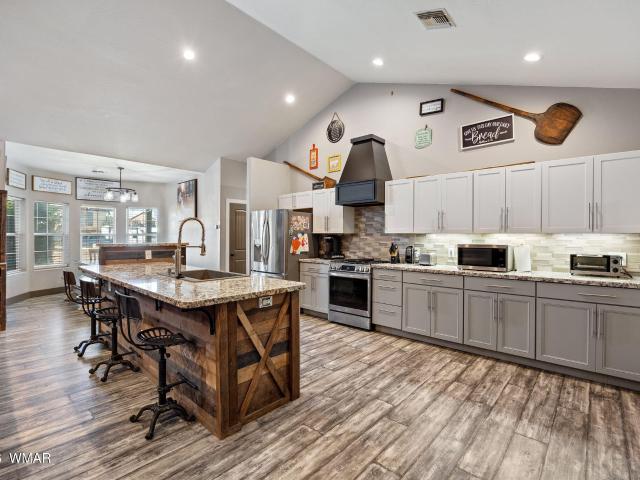927 W Siesta Drive