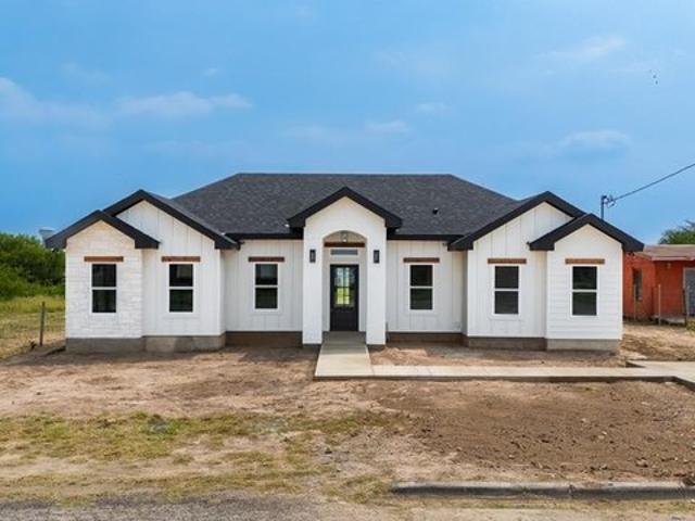 927 Wild Wood Dr, Eagle Pass, TX 78852