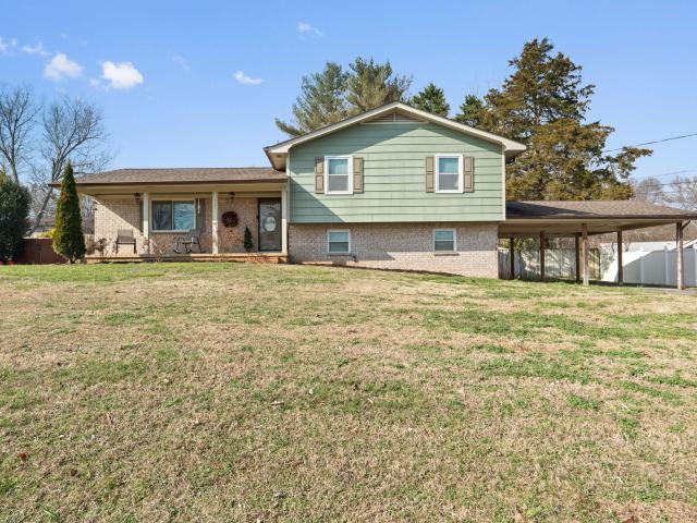 927 Tri Circle NE