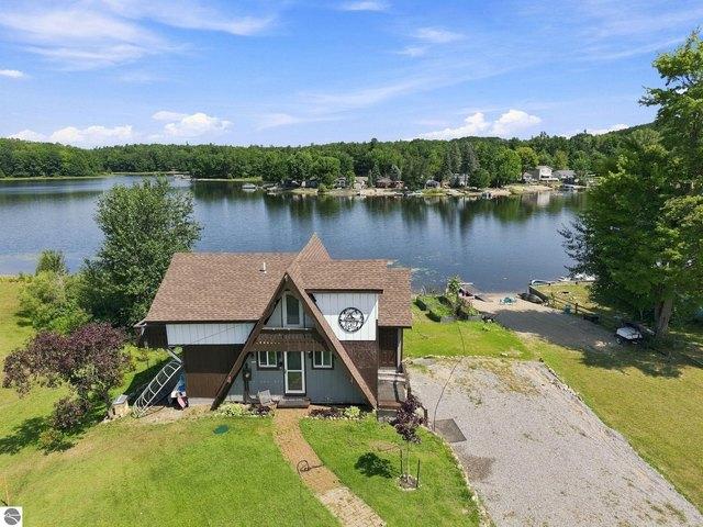 9285 E 50 Rd, Cadillac, MI 49601