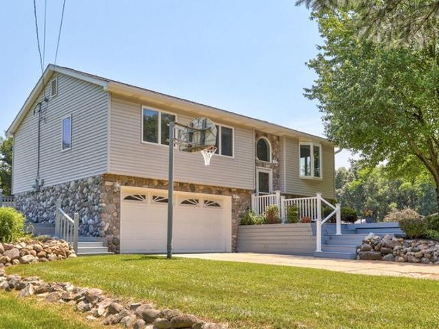 9280 Denton Hill Rd, Fenton, MI 48430