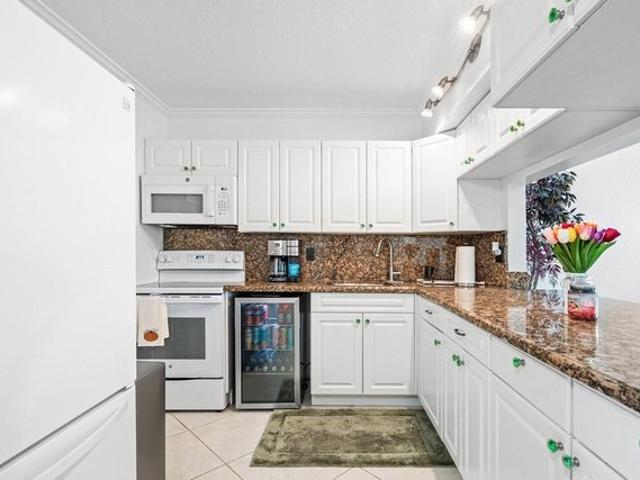 9280 SW 3rd St Apt 802, Boca Raton, FL 33428