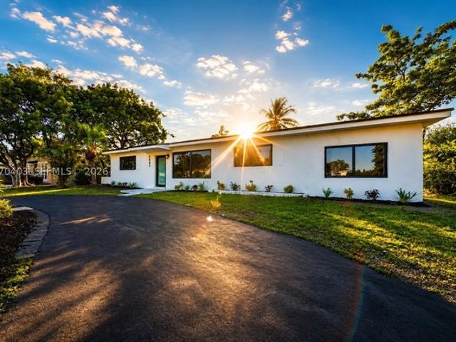 9281 Martinique Dr, Cutler Bay, FL 33189
