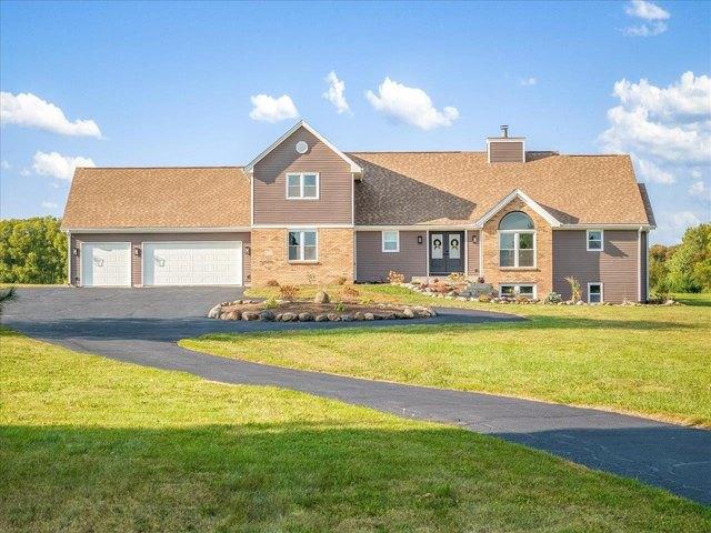 9281 Auburn Rd, Winnebago, IL 61088