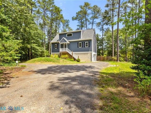 9283 Diane Ave, Hayes, VA 23072