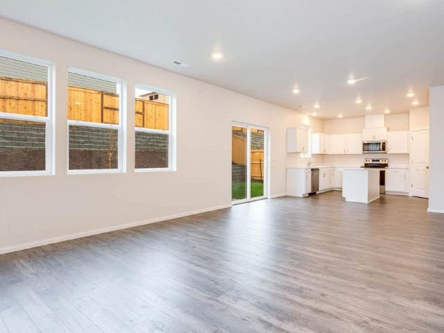 9283 SE Crystal Rose ST