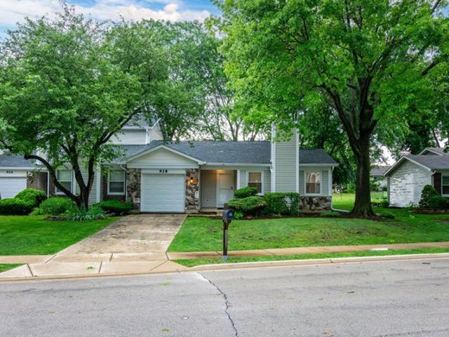 928 Colony Lake Dr, Schaumburg, IL 60194