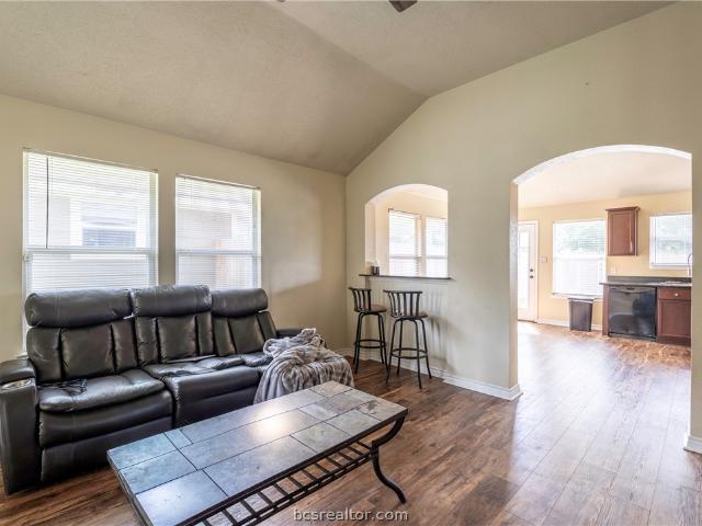 928 Crested Point Drive