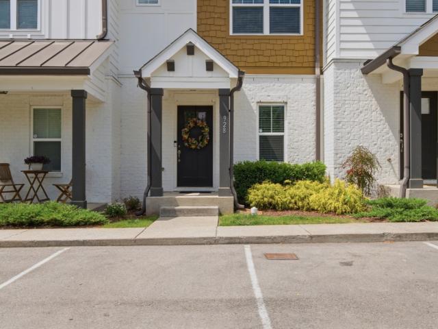 928 Governors Ct