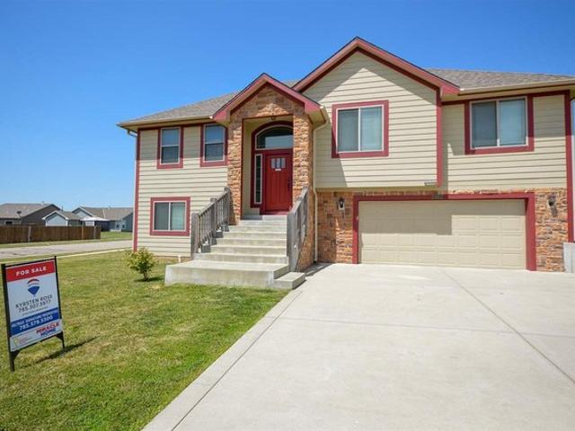 928 Dakota Ln, Junction City, KS 66441