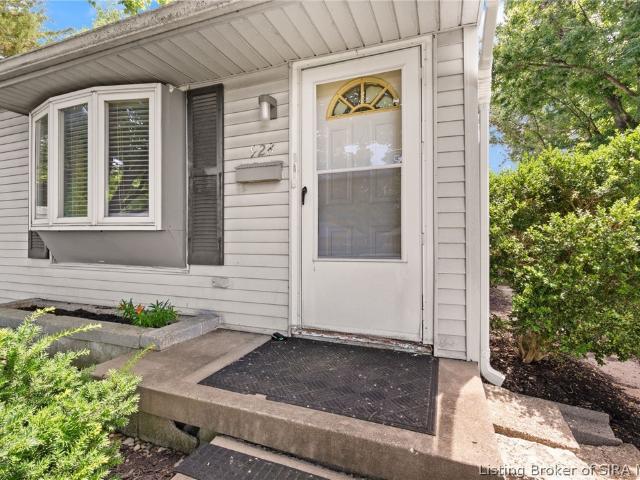 928 E 8th Street