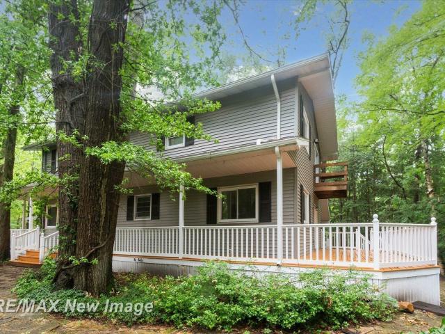 928 N Francis Shores Ave, Sanford, MI