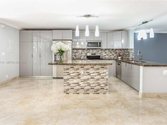 928 NE 27th Ave, Hallandale Beach, FL 33009