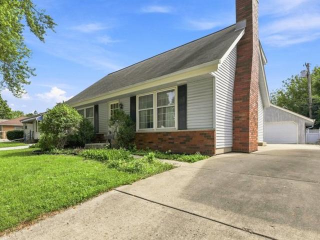 928 S 111th Pl, West Allis, WI 53214