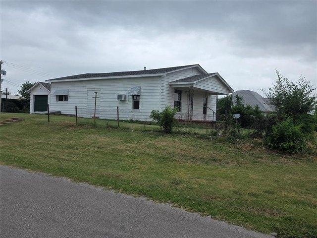 928 S 3rd St, Chickasha, OK 73018