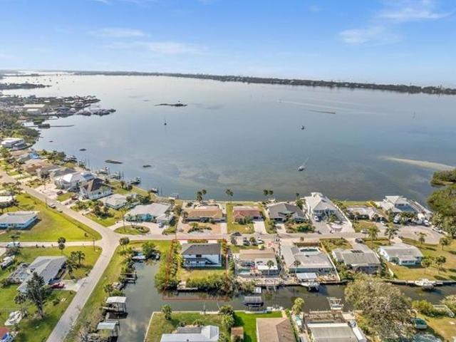 928 Suncrest Ln, Englewood, FL 34223