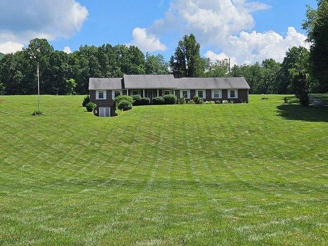 928 Pierce Rd, Marion, VA 24354