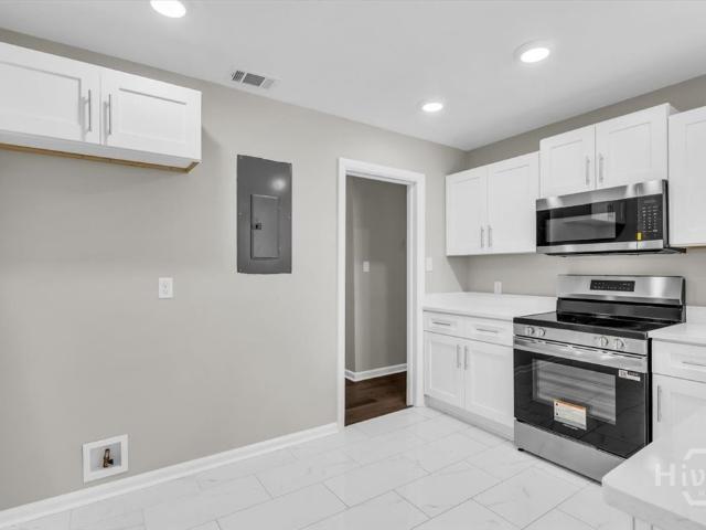 928 W 38th Street