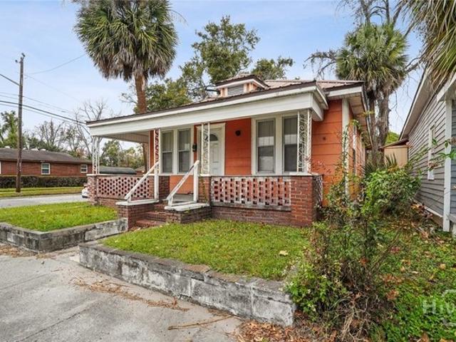 928 W Victory Dr, Savannah, GA 31405